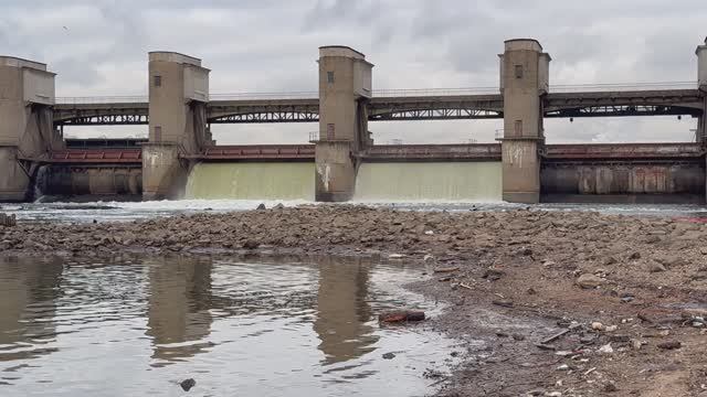 ПУХЛЯКИ ПРОСНУЛИСЬ. Февральская Рыбалка. Понедельник 2025.