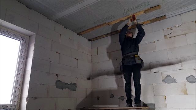 Дом с нуля. День 92. Подшивка потолка и утеплитель на халяву.