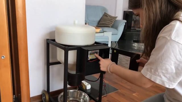 Автоматическая кормушка для сельскохозяйственных и домашних животных