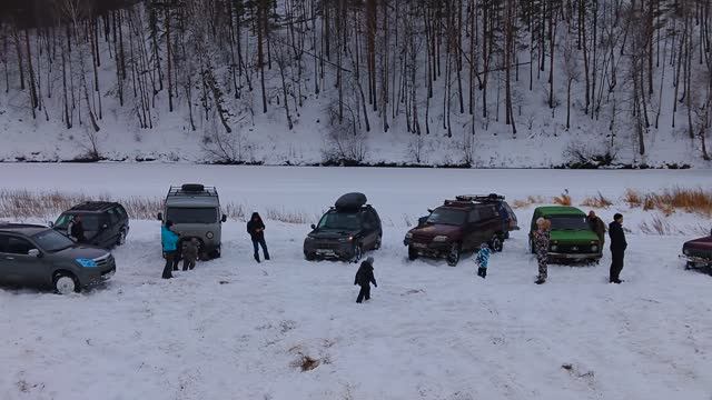 Массовый выезд клуба 4*4 для ускорения таянья снега возле МАМОНТЕНКА //// Каменск-Уральский