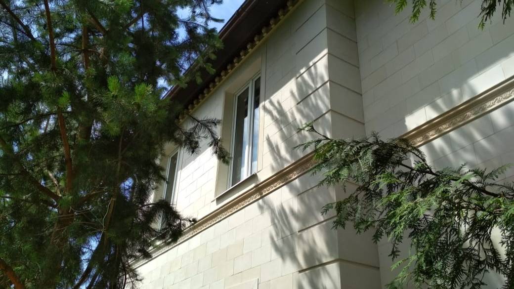 1. Ремонт кровли и фасада двухэтажного дома в Пестово