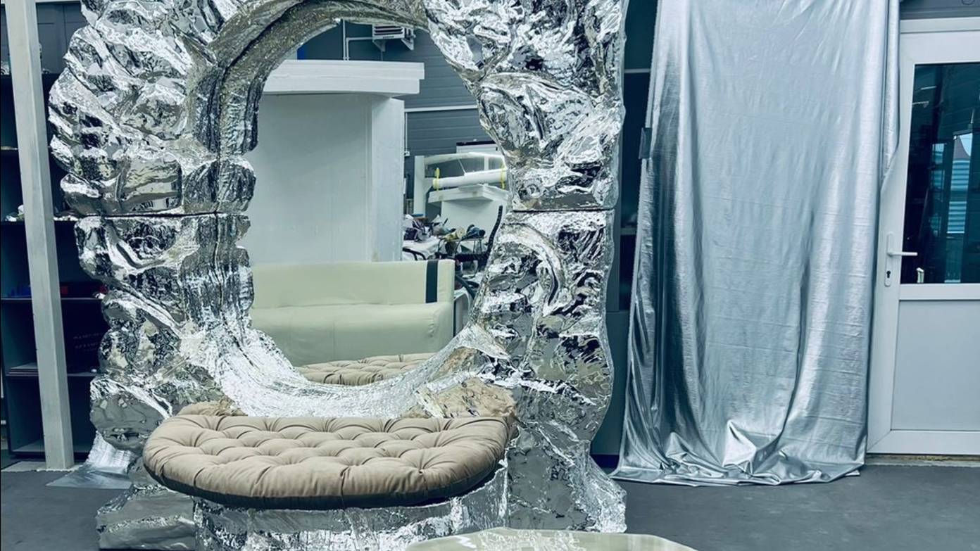 Огромное зеркало , пуфик и столик для интерьера от СкайХром !