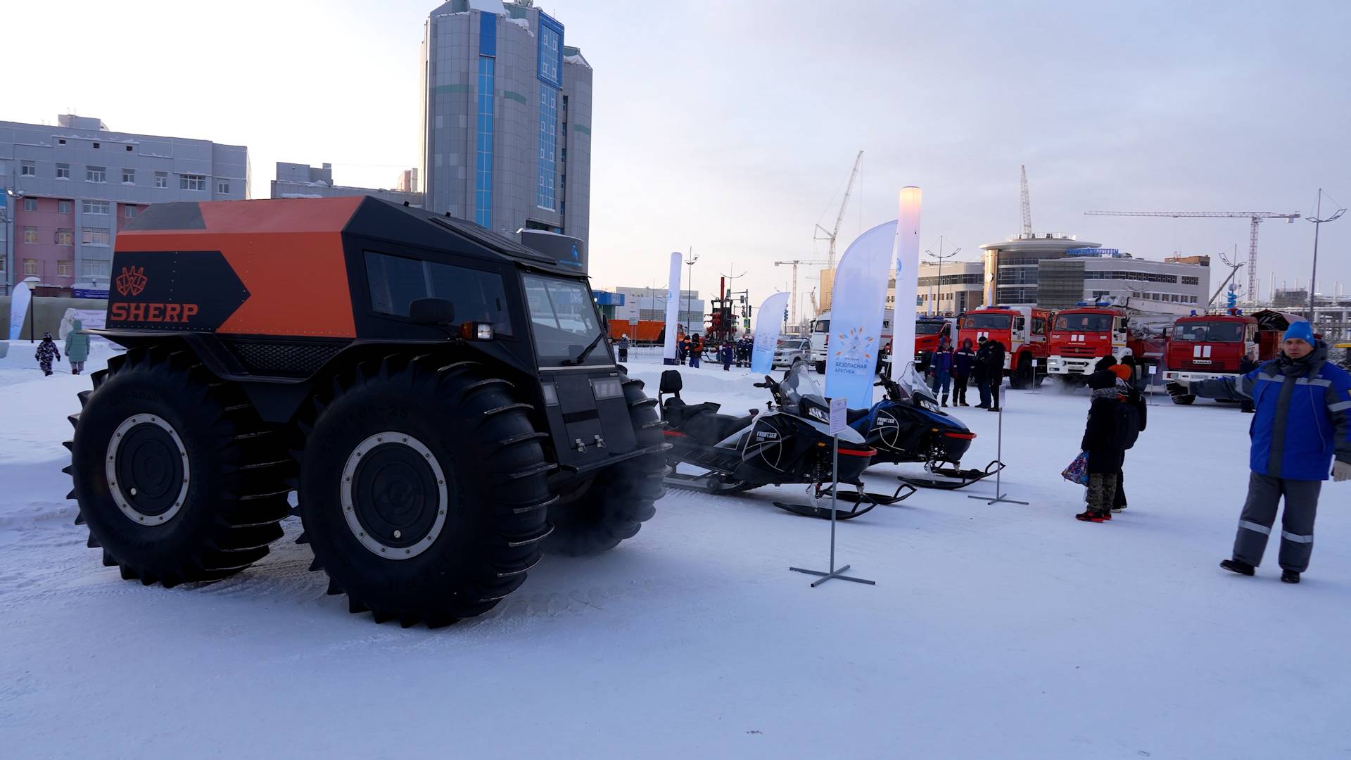 СПАСИТЕЛЬНЫЕ ЭКСПОНАТЫ / Спецтехника компании на выставке «Безопасная Арктика 2025»