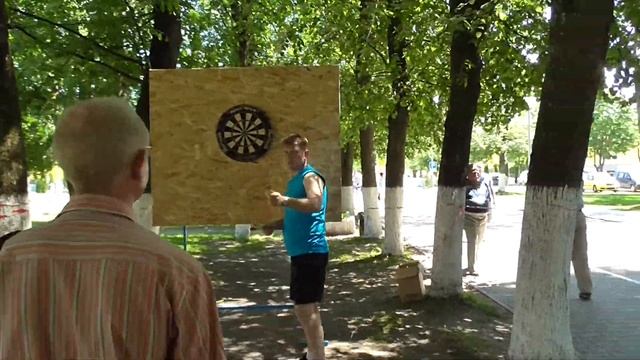 Игра в дартс