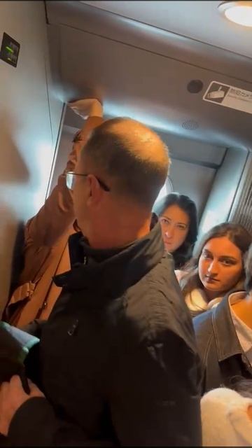 Очень плотненько стоим