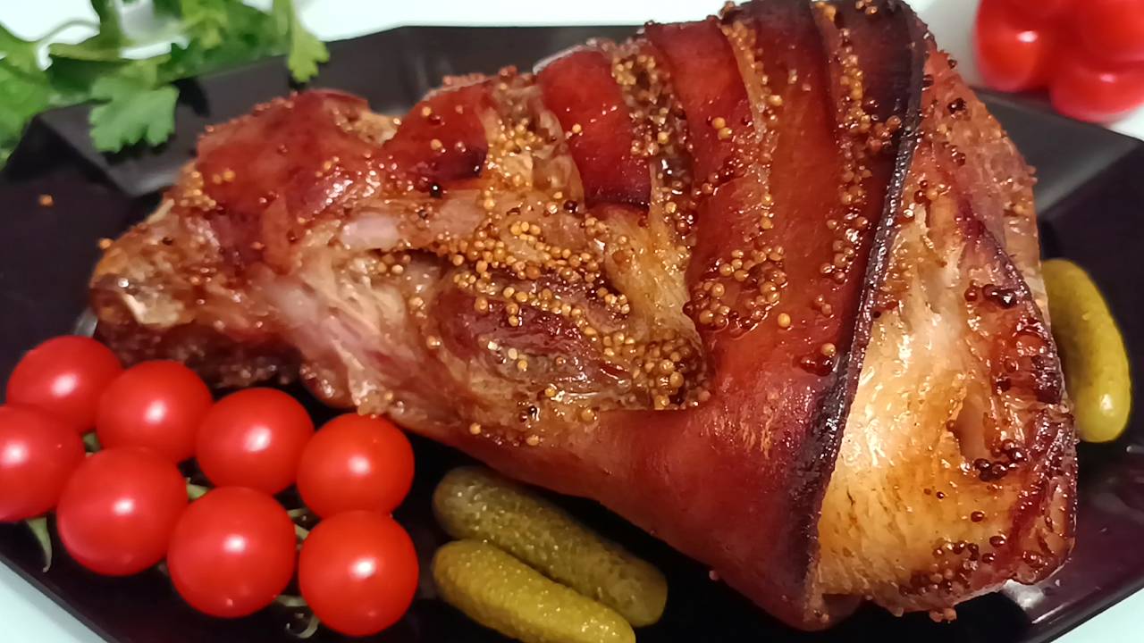 🎄 Вкуснейшая свиная рулька, запеченная в духовке на Новый год