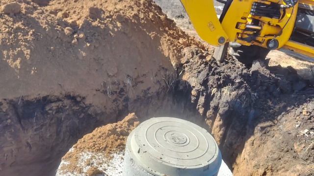 Установка септик двухкамерного, город Омск #омск #копкаколодца #септики #омск55