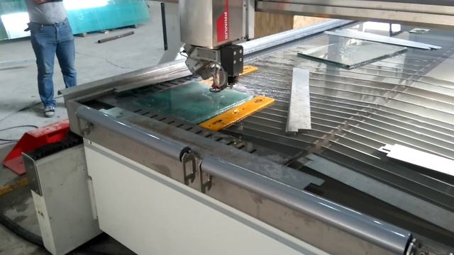 "Обработка" закалённого стекла на станке гидроабразивной резки Intermac Primus 326 WJ