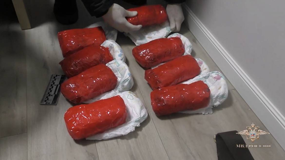 В Якутии полицейские пресекли незаконный оборот синтетических наркотиков