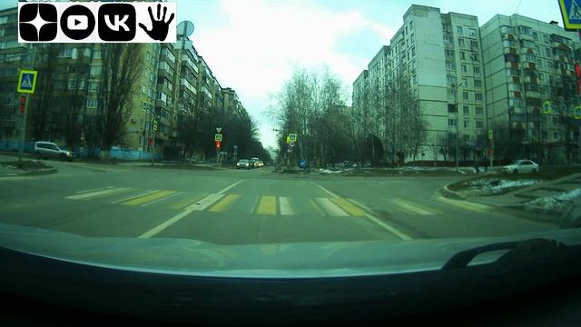 #5 Ситуация - Парень телефон обронил на зебре. Сигналим