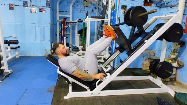 Жим ногами с высокой постановкой ног