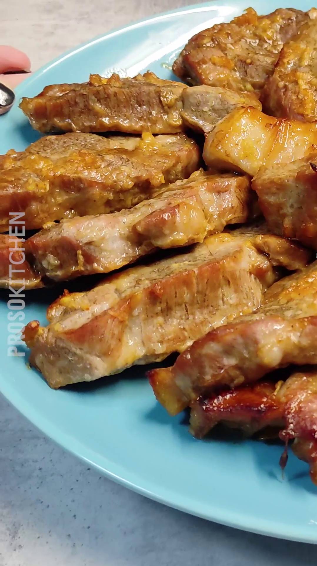 Имбирная свиная шея в меду