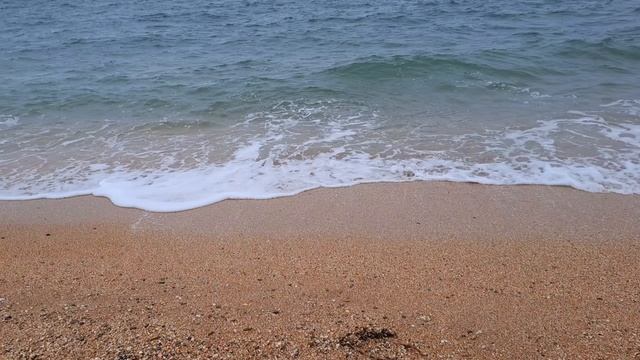 Азовское море, шумит прибой, февраль 2025