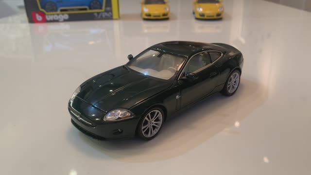 Обзор модели Jaguar XK в масштабе 1/24 от Welly