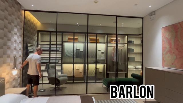 Элегантная перегородка для гардеробной