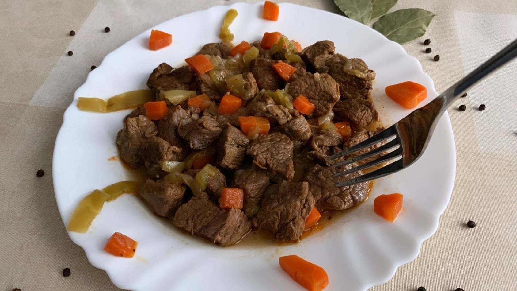 ГОВЯДИНА ТУШЕННАЯ с ОВОЩАМИ в ОРИГИНАЛЬНОМ СОУСЕ