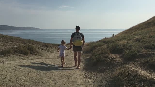 27.08.2022 - утренняя прогулка до пляжа «под седлом». Вечером детское развлекательное шоу с подарком