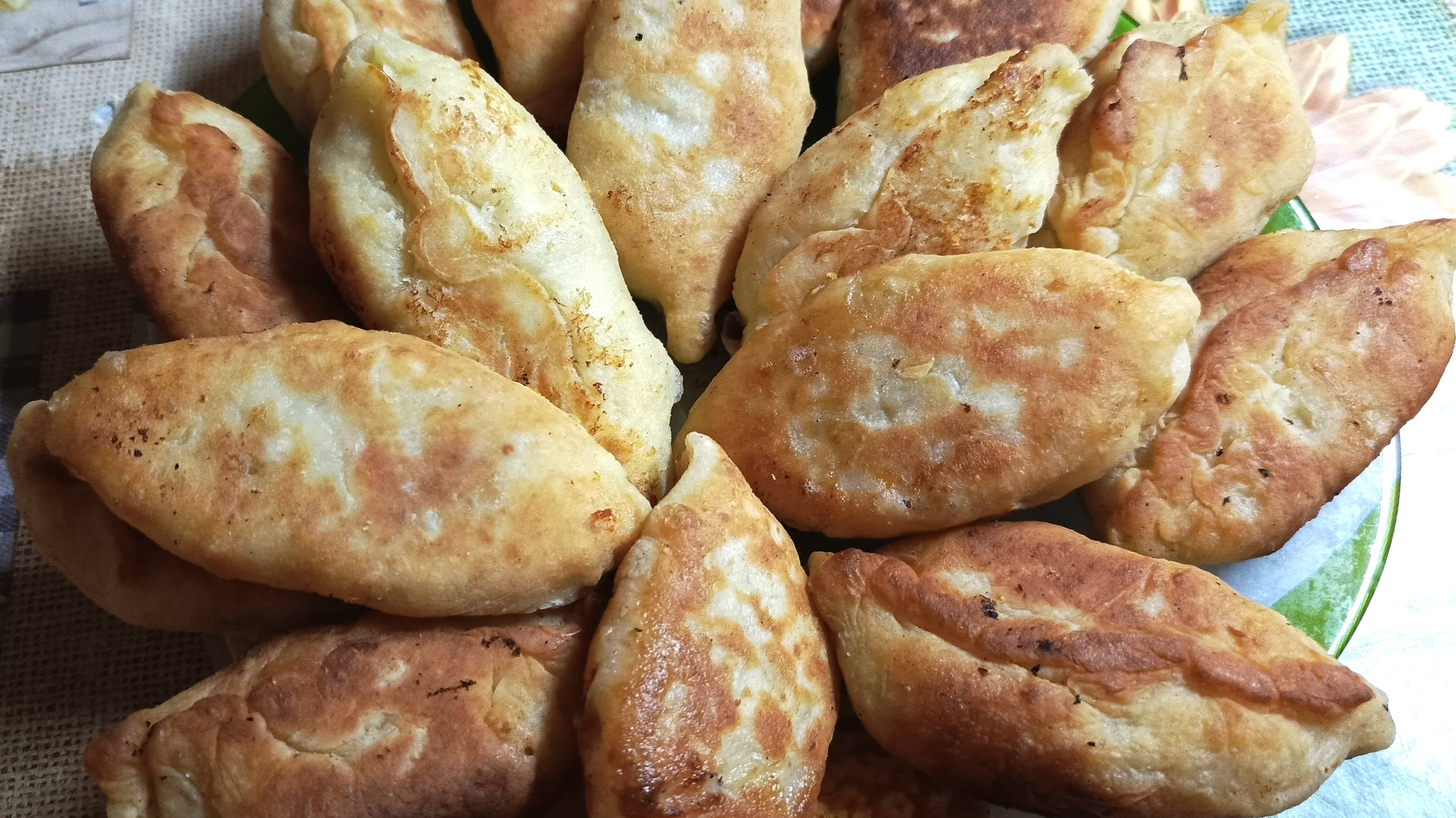 ПИРОЖКИ ИЗ ТВОРОЖНОГО ТЕСТА И РАЗГОВОРЫ ПРО ДЕТСТВО