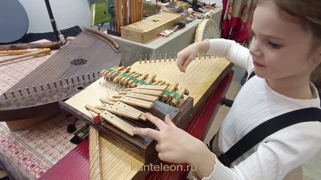 Гусляр Кирилл Богомилов на выставке Уникальная Россия 2025