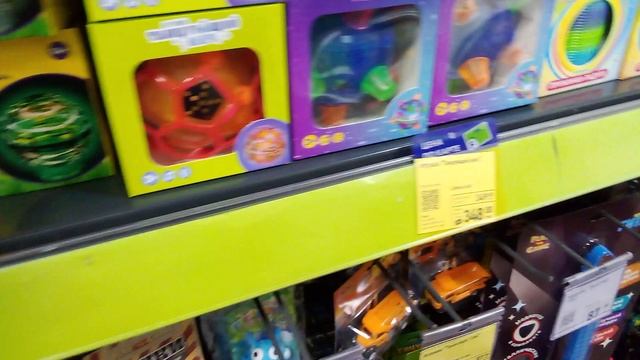 Очень интересный выбор игрушек и сладких сюрпризов в фикс прайсе .