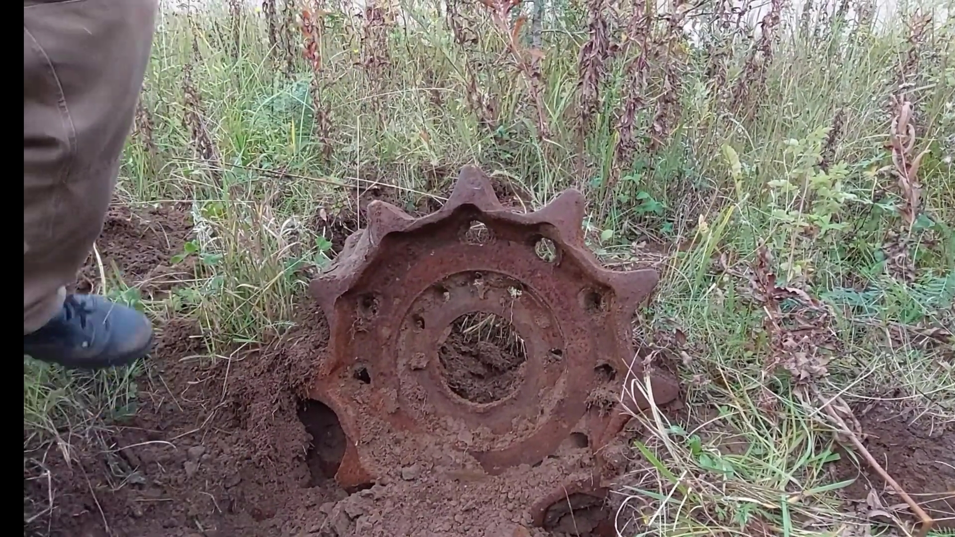 Куча тракторных запчастей. 2.8 тонны за день! #металлокоп в тайге