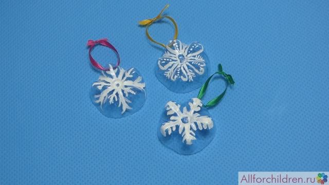 Ёлочная игрушка "Снежинка" из пластиковой бутылки