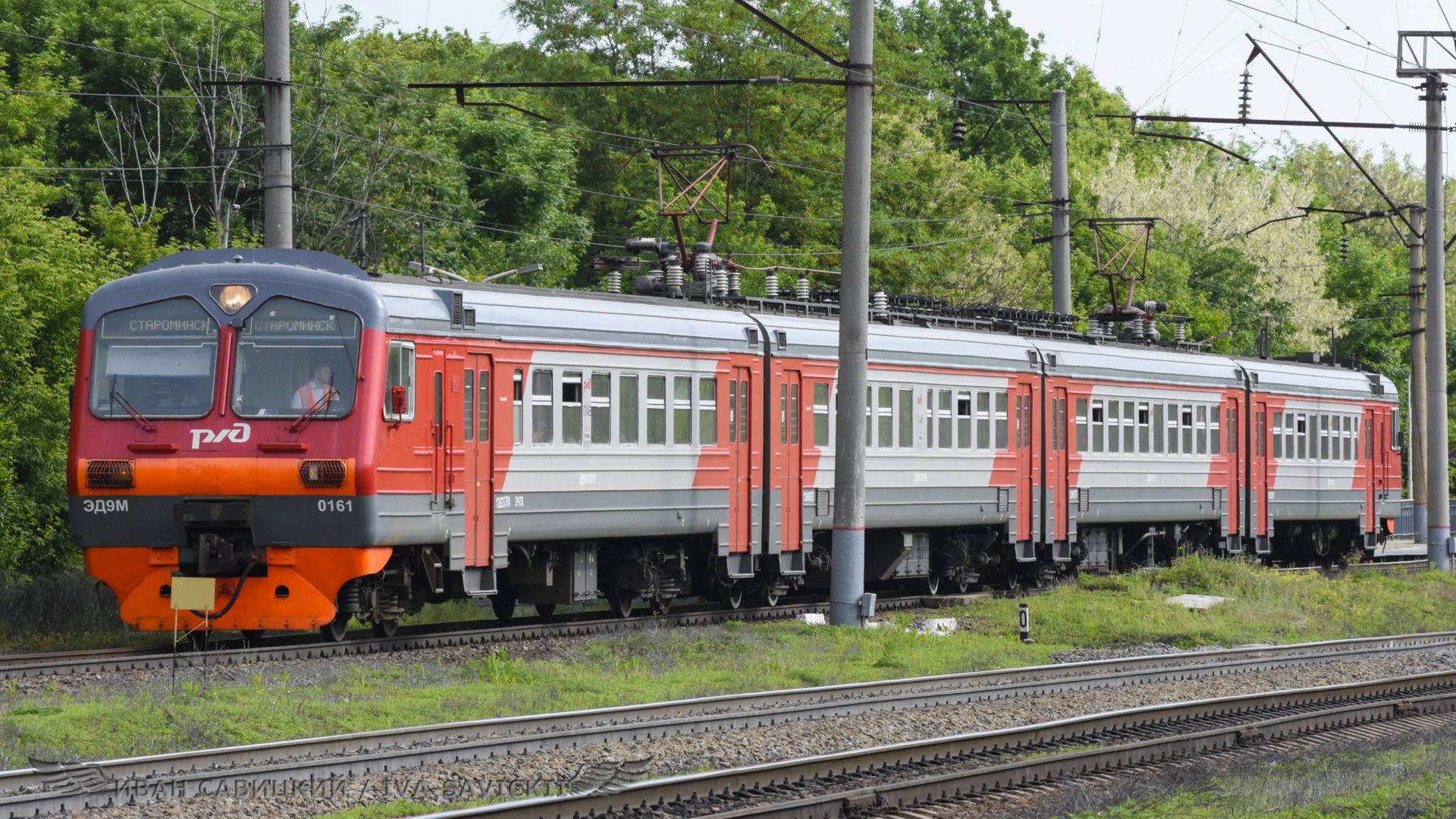 Прибытие поезда ЭД9М-0161 на платформу Техникум