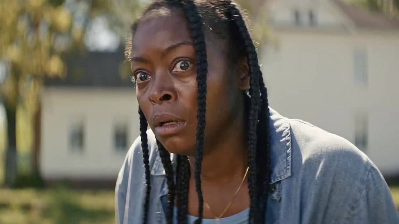 Женщина во дворе — Русский трейлер 2025