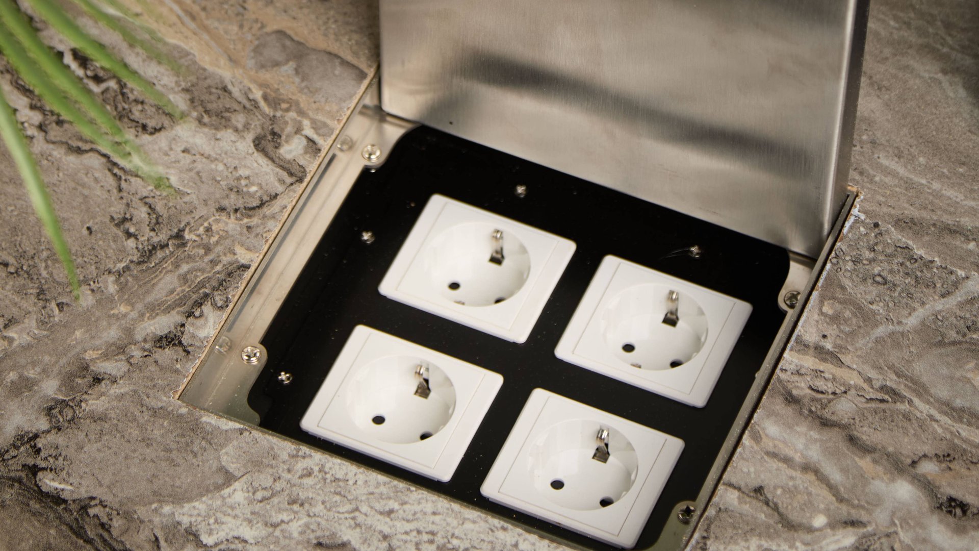 Встраиваемый интерьерный розеточный блок INRIOR серии DB-03-90 (монтаж и установка)