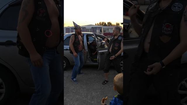 Байкеры прикалываются фрагмент песни р.г. АльYans - Я двигатель