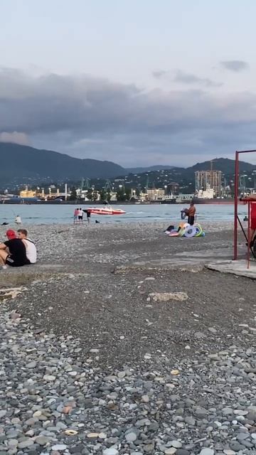 Как разворачивают огромный сухогруз в узком месте #корабль #сухогруз #батуми #порт