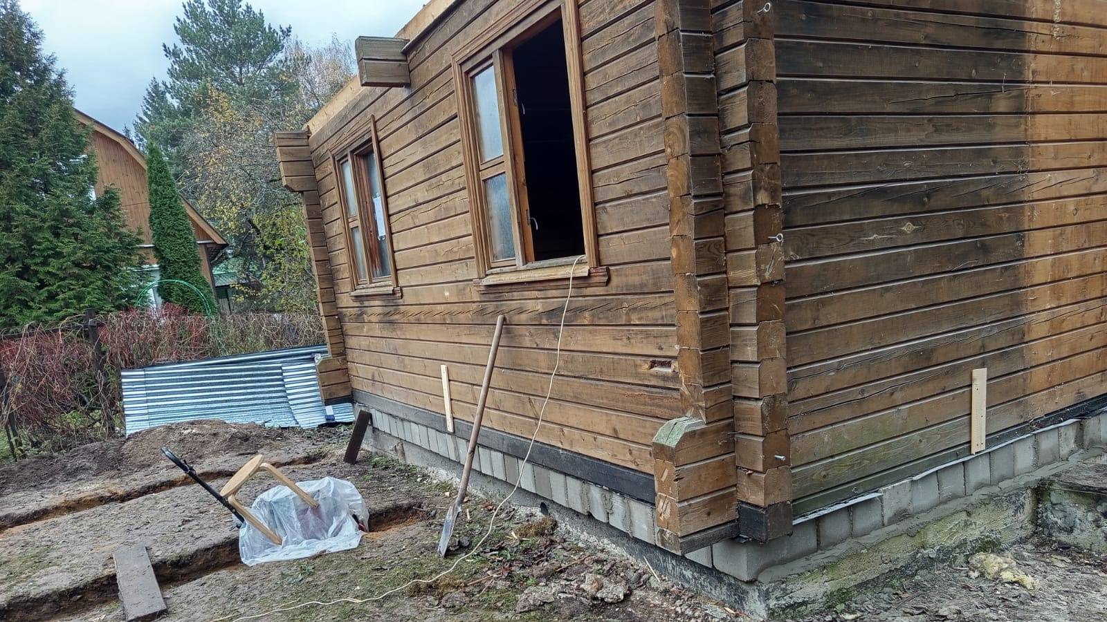 1. Реконструкция брусового дома - подъем и заливка фундамента