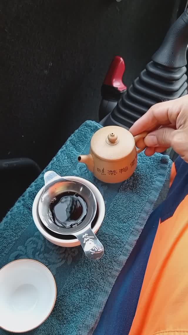 Чаепитие в экскаваторе.