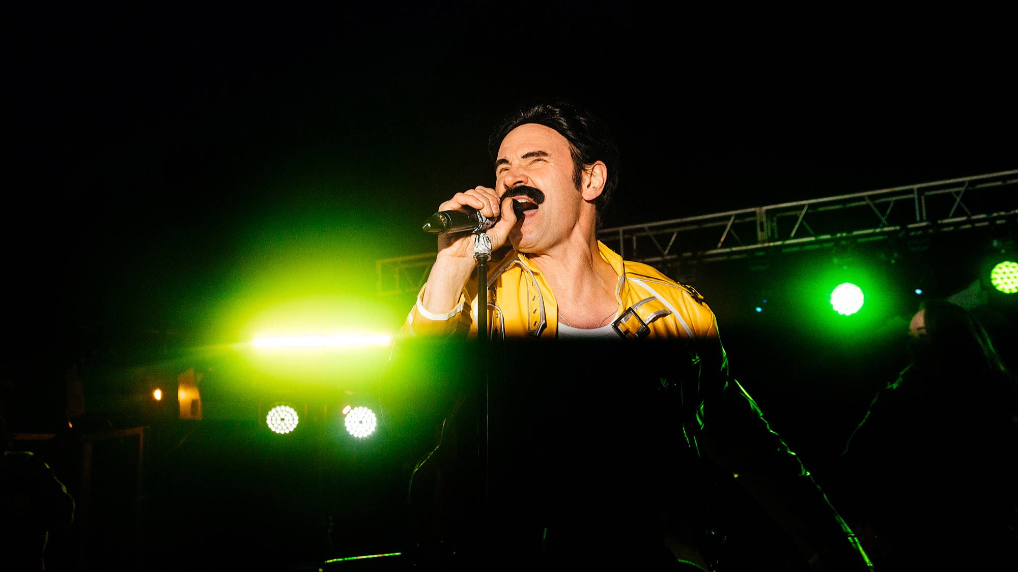 Двойник Фредди Меркьюри в Абабково (Кострома)