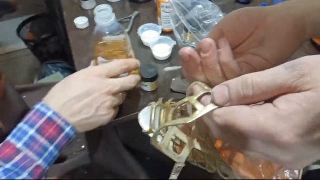 Как красить кожу металлик