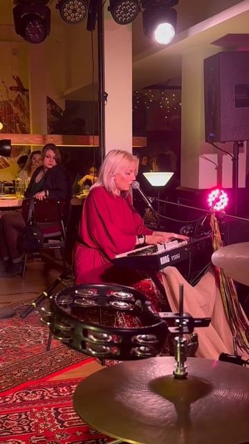 Совсем скоро расшарим аж два альбома лайва.