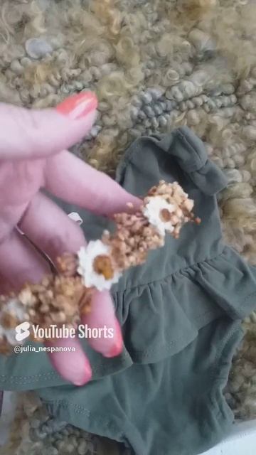 Нежно зеленовато - горчичного цвета для съемок новорожденных.