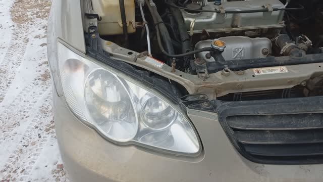 Замена лампочки (H7) ближнего света в автомобиле BYD F3 (Toyota Corolla E120) 2011г
