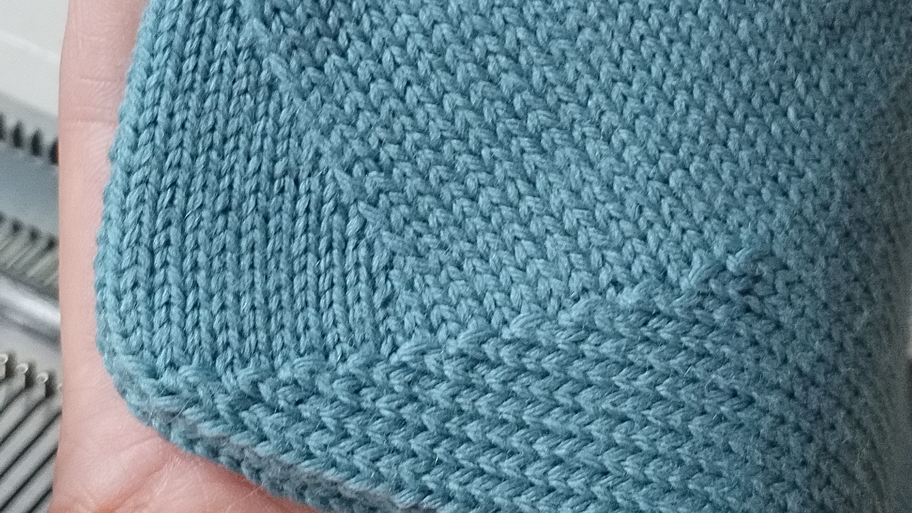 Пятка Стронг на двухфонтурной вязальной машине