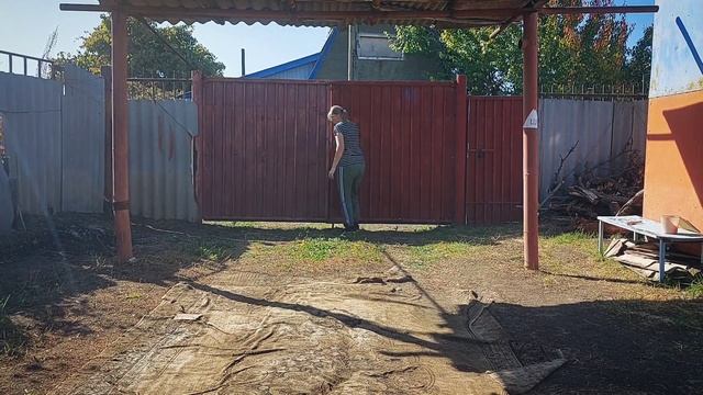 ДАЧНЫЙ ВЛОГ  УБРАЛИ ВСЕ ЛИШНЕЕ  ВЕСЬ ДЕНЬ В САДУ Расчищаем заросли дальше, до соседей дошла уже