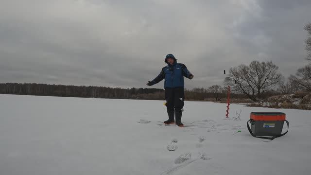 РЫБАЛКА СО ЛЬДА. ЛОВЛЯ В ЛУНКЕ. УЛЬТРАЛАЙТ НА ЛЬДУ. Февраль 2025