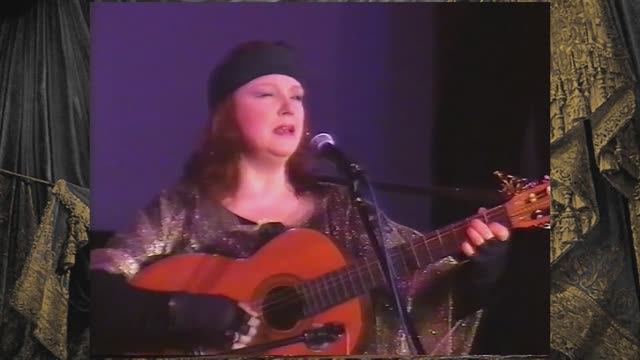 Песню "Баллада о Синей птице" исполняет Валентина Игнатьева