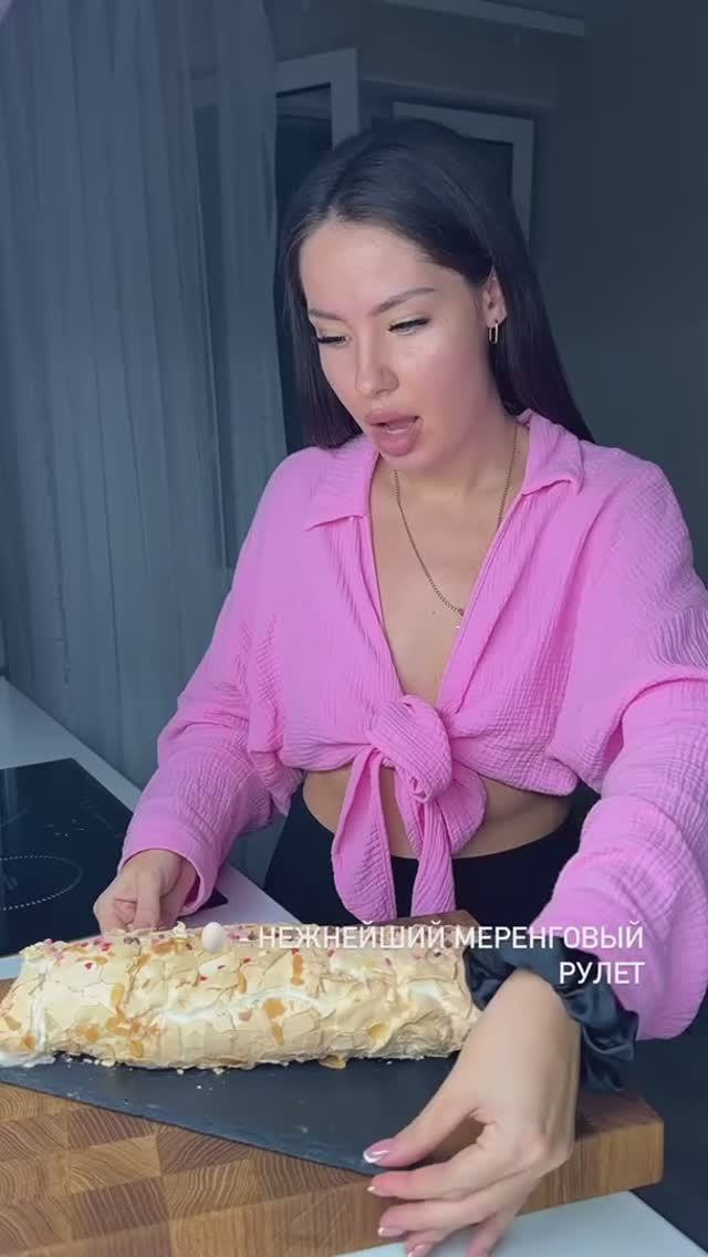 Воздушный меренговый рулет 🍦🥚 (Рецепт в комментариях)