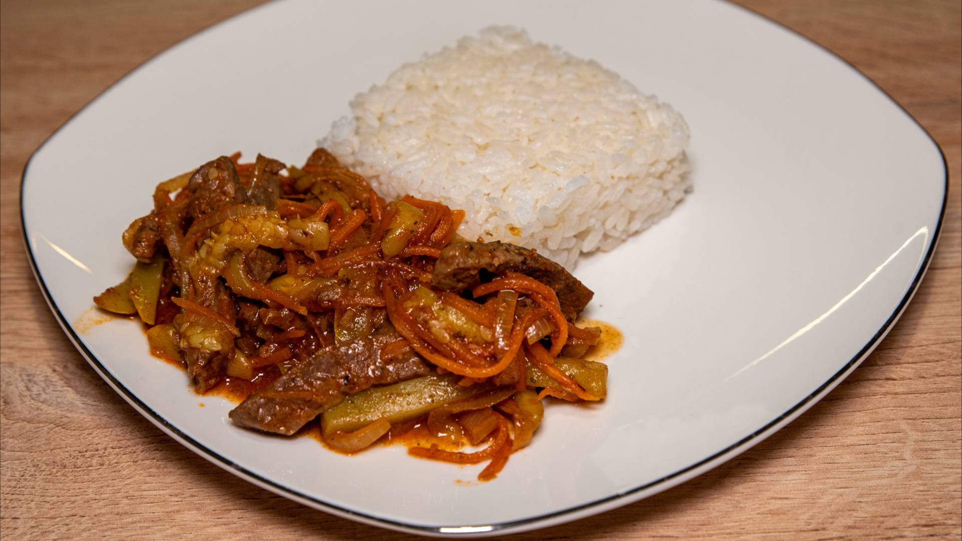 ГОВЯЖЬЯ ПЕЧЕНЬ с овощами и РИСОМ. Вкусный и быстрый ужин или обед...