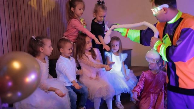 Неоновое научное шоу в лофте в Химках