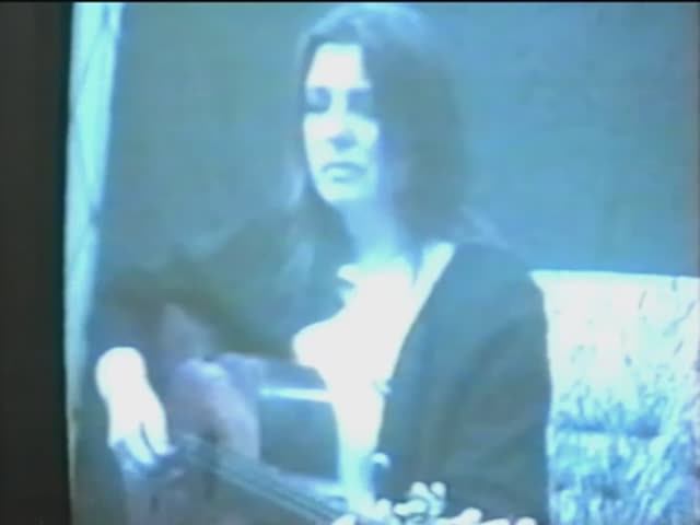 Песню "Странница" исполняет Валентина Игнатьева