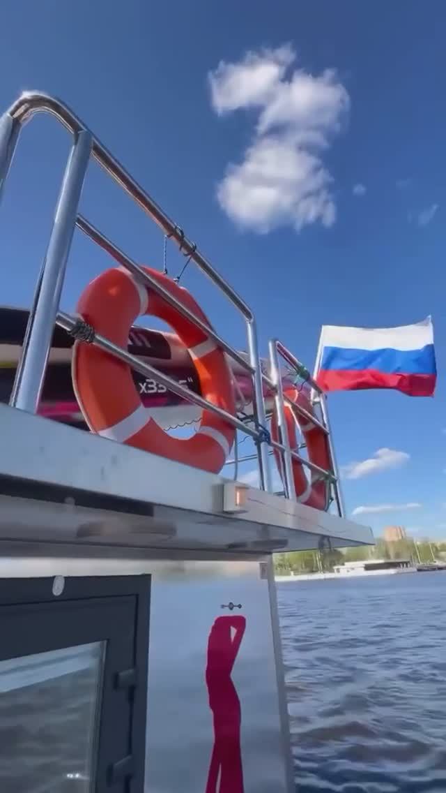 РУМТур Хаусбота DACHA a la Rus. Дом на воде. Небольшой обзор хаусбота. Плавучая баня.