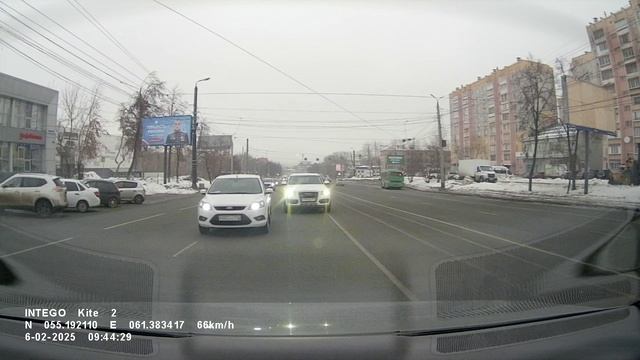 Дорожные разборки. Опасное вождение, выезд на встречку