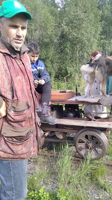 узкоколейка.попали в аварию.стрелка
