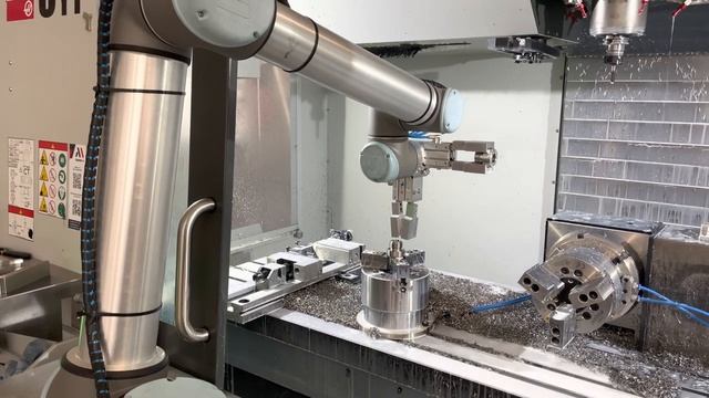 Обслуживание станка с ЧПУ коллаборативным роботом